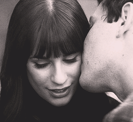 Милые гиф-анимации с поцелуями (190 картинок) 🔥 BipBap.ru